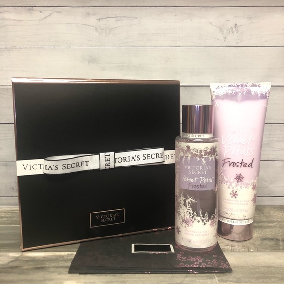 Victoria's Secret | Makeup | New Velvet Petals Frosted By Vs Gift Set ...